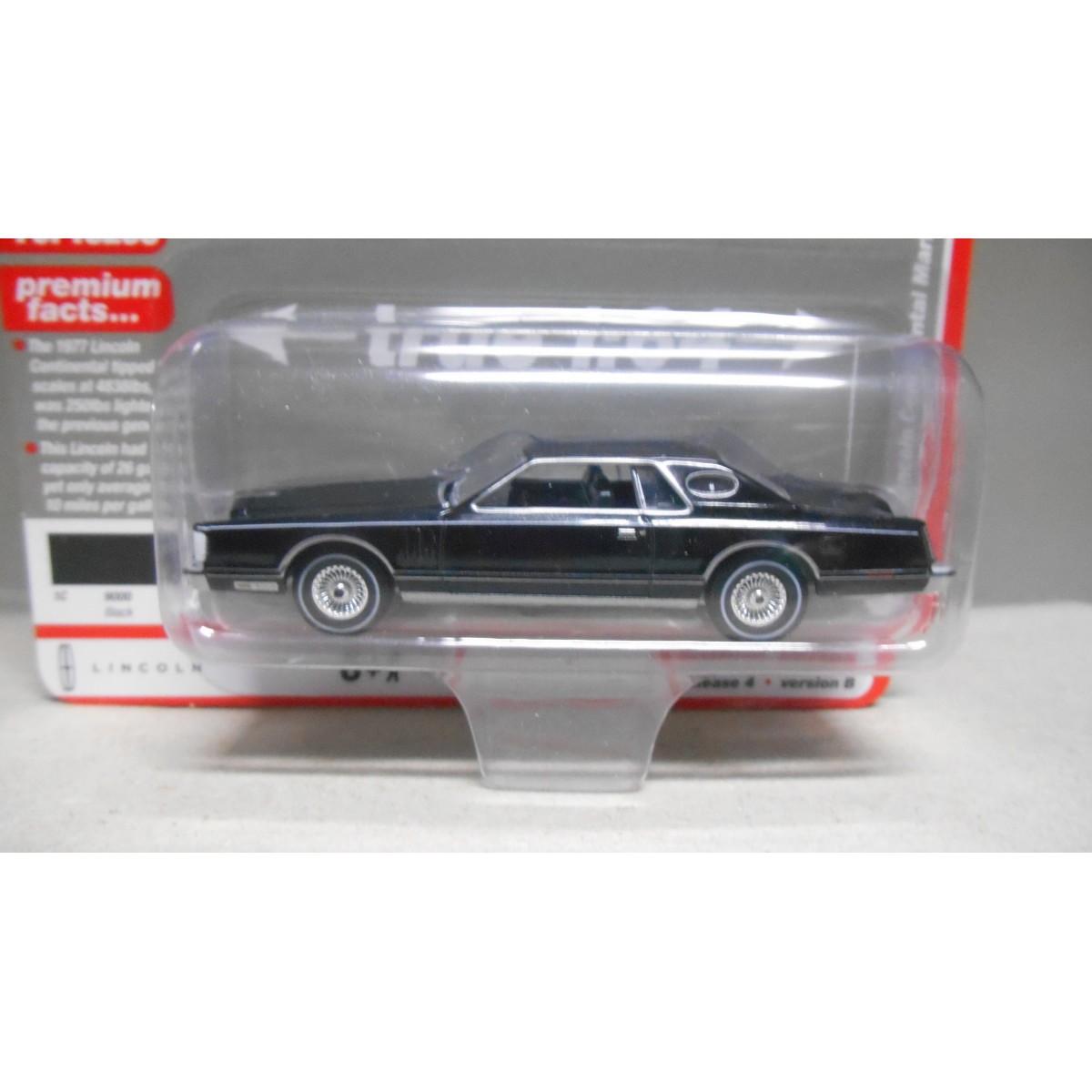 LINCOLN CONTINENTAL MARK V 1977 BLACK 1:64 AUTO WORLD - BCN STOCK CARS