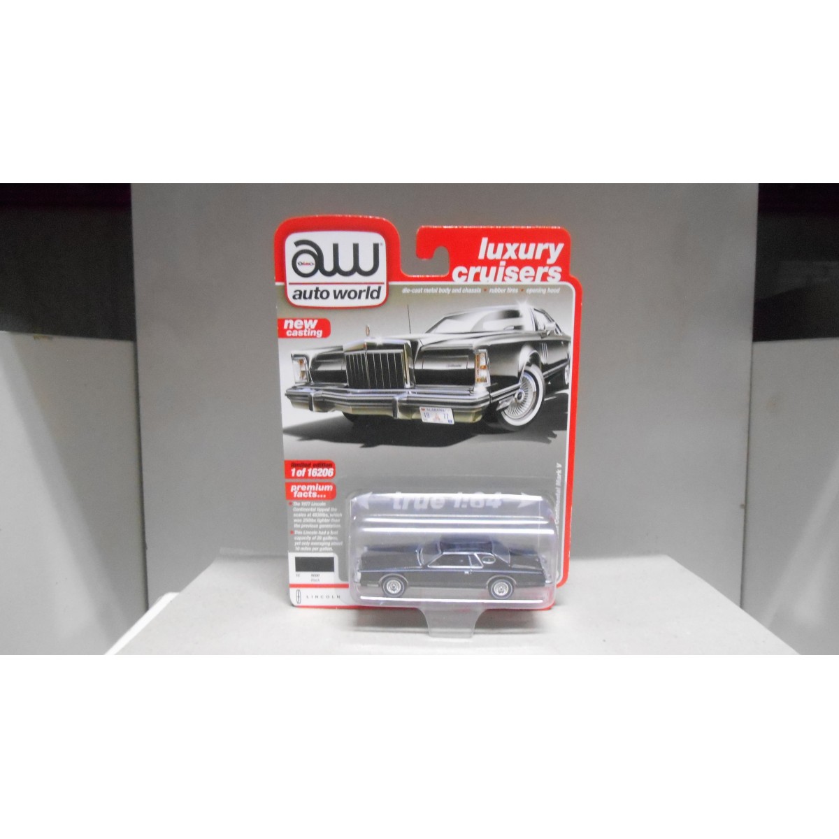 LINCOLN CONTINENTAL MARK V 1977 BLACK 1:64 AUTO WORLD - BCN STOCK CARS