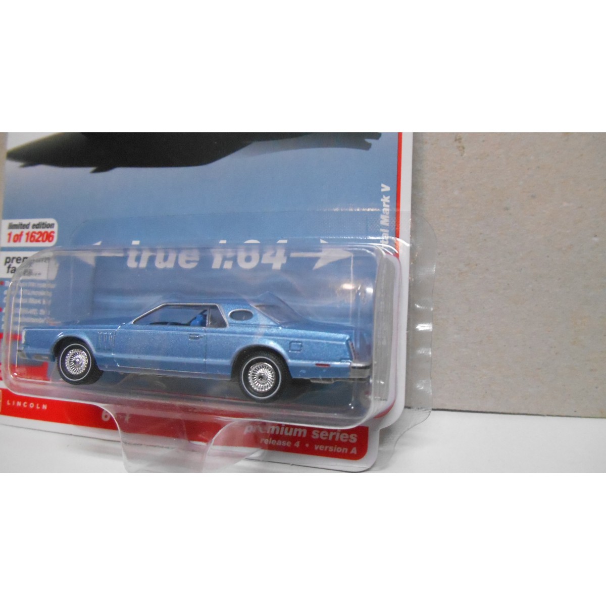 LINCOLN CONTINENTAL MARK V BLUE 1:64 AUTO WORLD BLISTER MAL/V FOTO ...