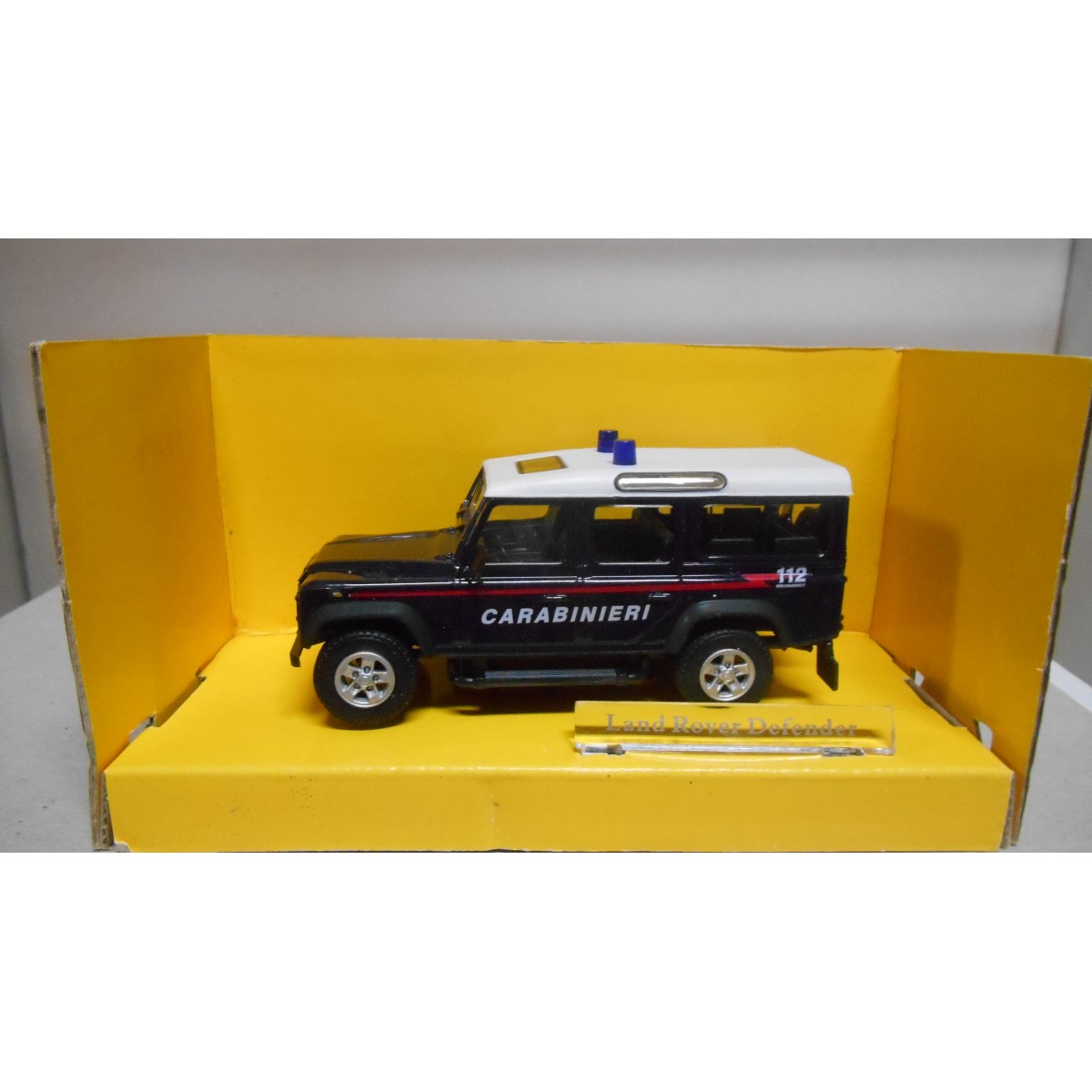 LAND ROVER DEFENDER CARABINIERI 1:43 CARARAMA - BCN STOCK CARS