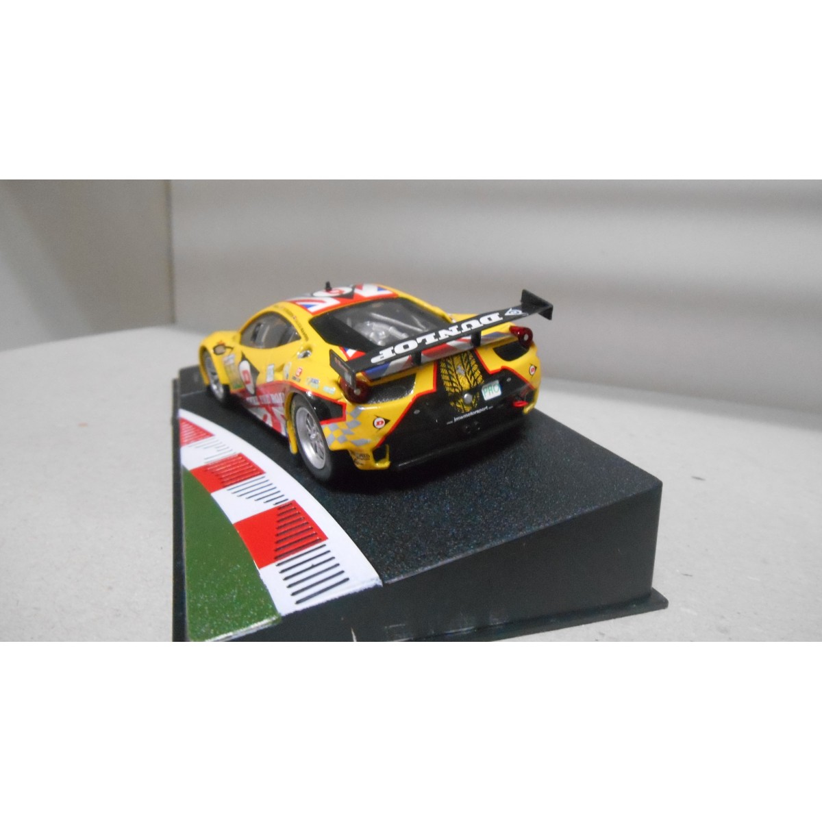 FERRARI 458 ITALIA GT2 24 H LE MANS 2011 1:43 FERRARI RACING IXO - BCN ...