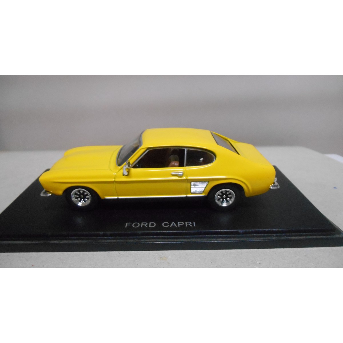 FORD CAPRI MKI YELLOW 1:43 EAGLE´S RACE/UNIVERSAL HOBBIES - BCN STOCK CARS