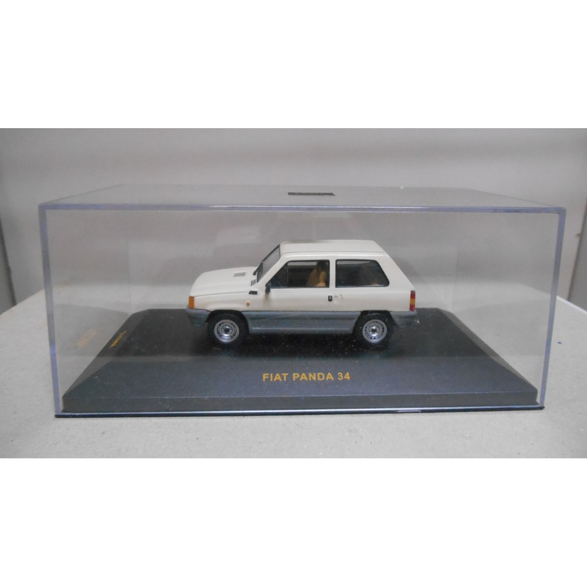 FIAT PANDA 34 CREAM 1980 1:43 IXO CLC068 - BCN STOCK CARS