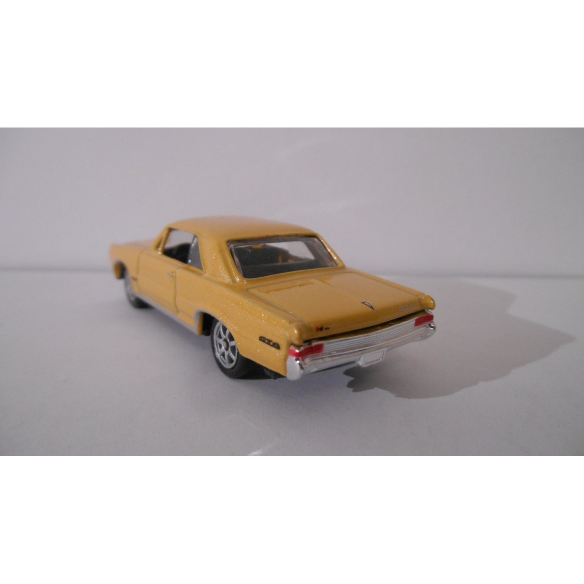 PONTIAC GTO 1965 YELLOW 1:60/apx 1:64 WELLY SUPER9 - BCN STOCK CARS