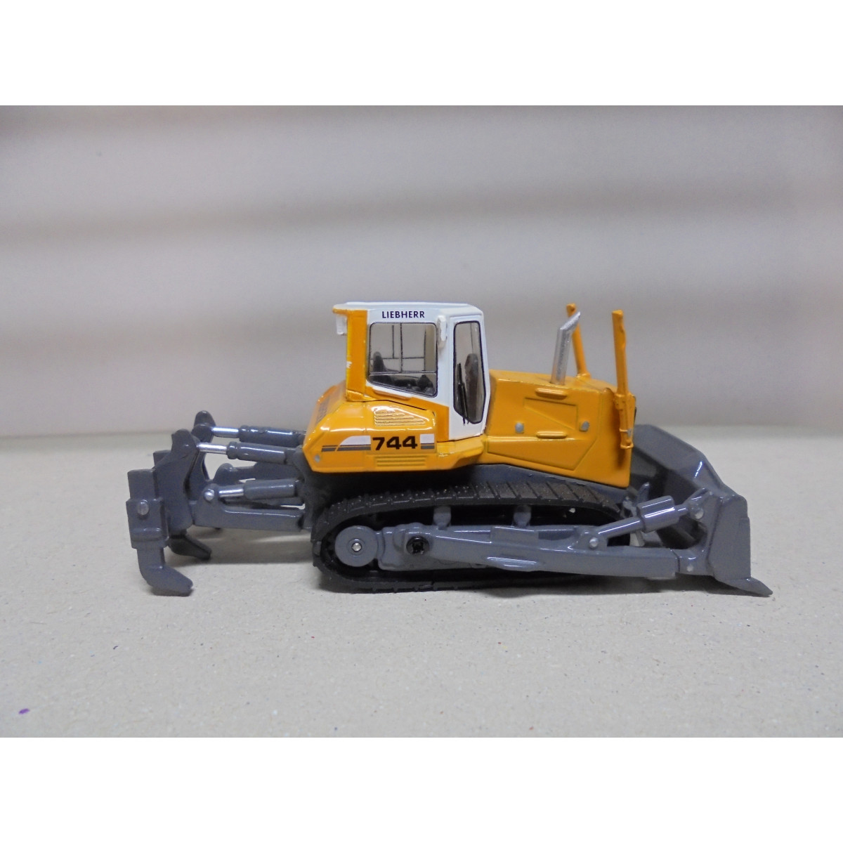 LIEBHERR PR744 BULLDOZER LA NACION 1:87 H0 IXO LUPPA - BCN STOCK CARS
