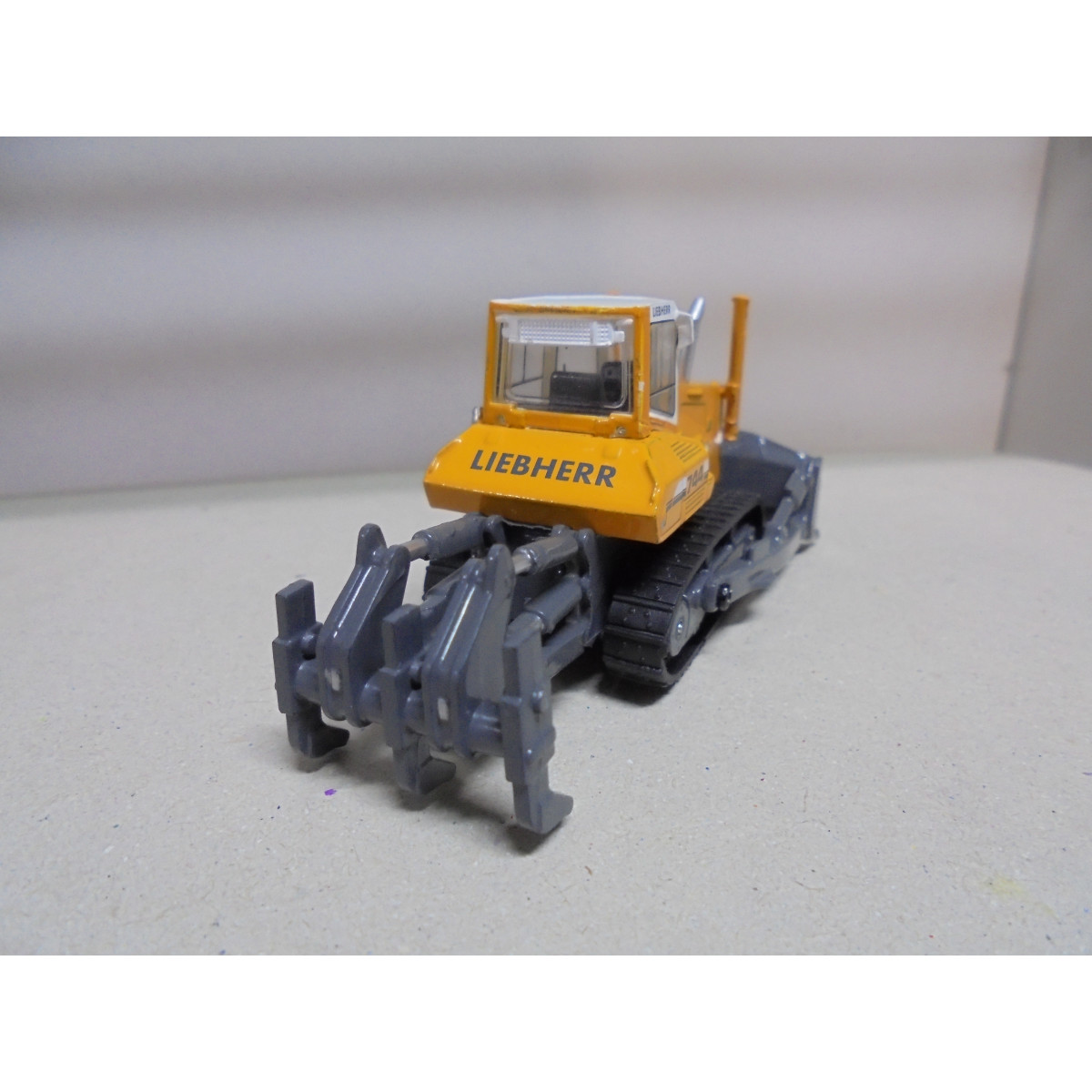 LIEBHERR PR744 BULLDOZER LA NACION 1:87 H0 IXO LUPPA - BCN STOCK CARS