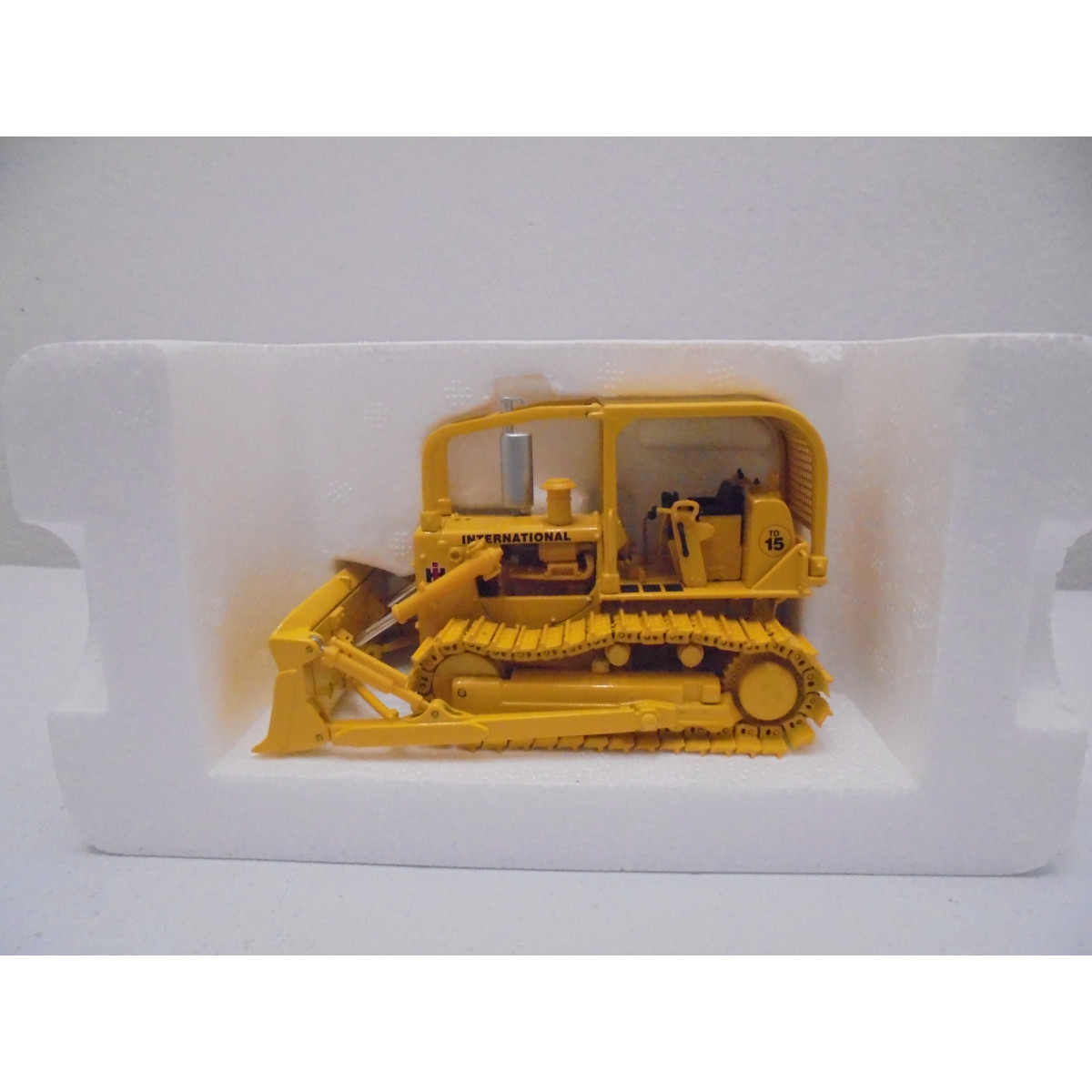 INTERNATIONAL HARVESTER TD-15 CRAWLER DOZER/BULLDOZER 1:50 FIRST GEAR ...