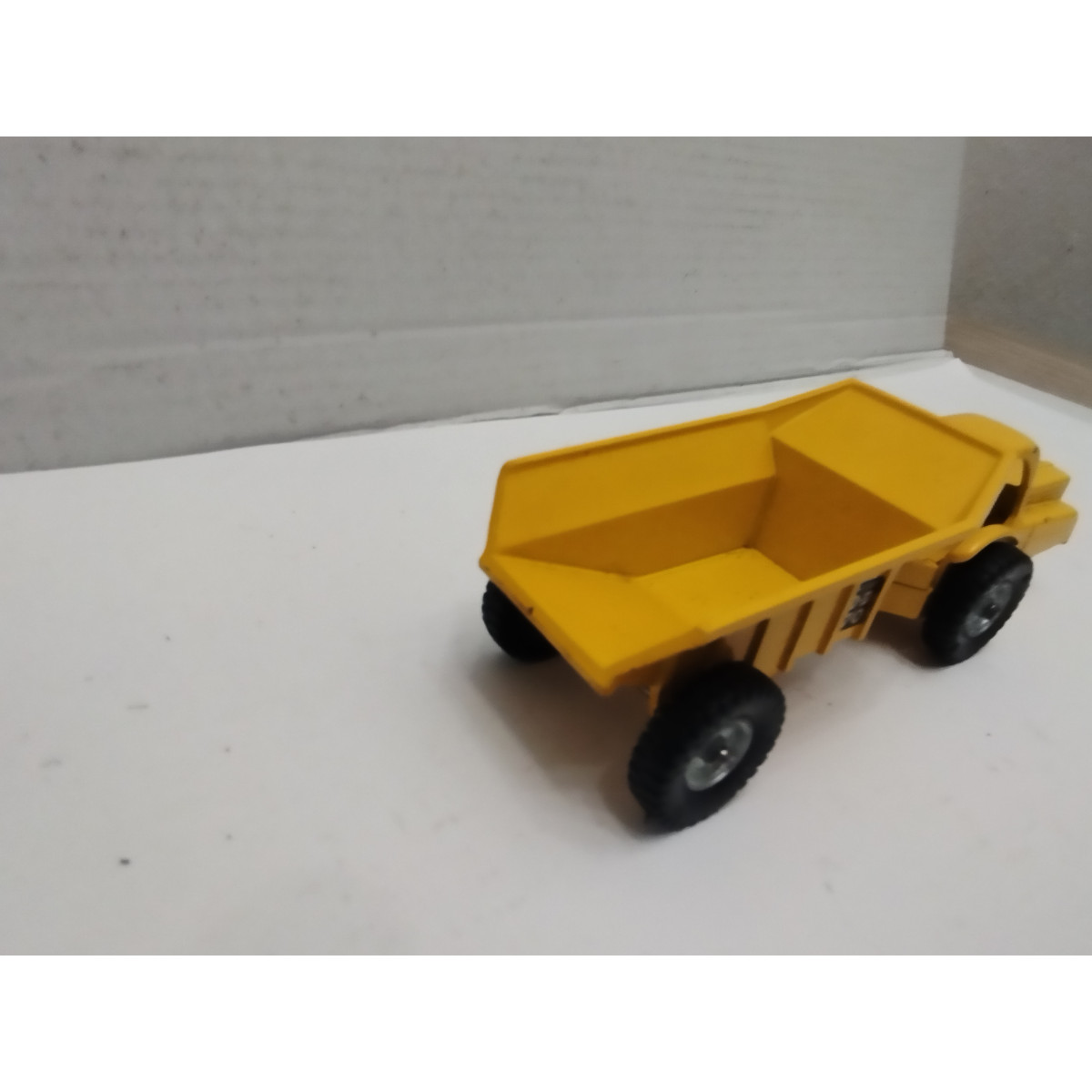 DINKUM DUMPER MATCHBOX MAJOR PACK M-10 - BCN STOCK CARS