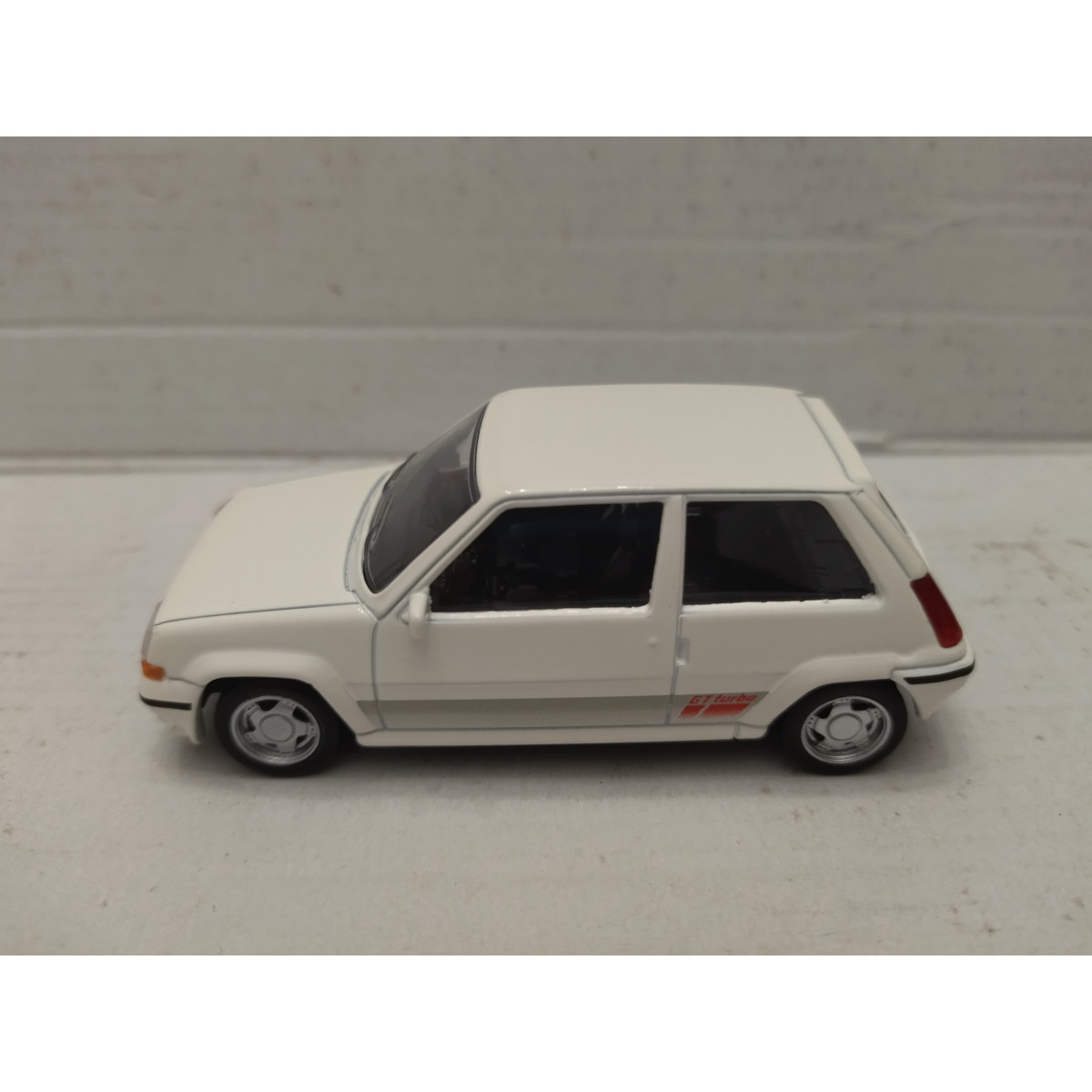 RENAULT SUPERCINQ/SUPERCINCO GT TURBO Ph.II 1988 WHITE YOUNGTIMER 1:43 ...