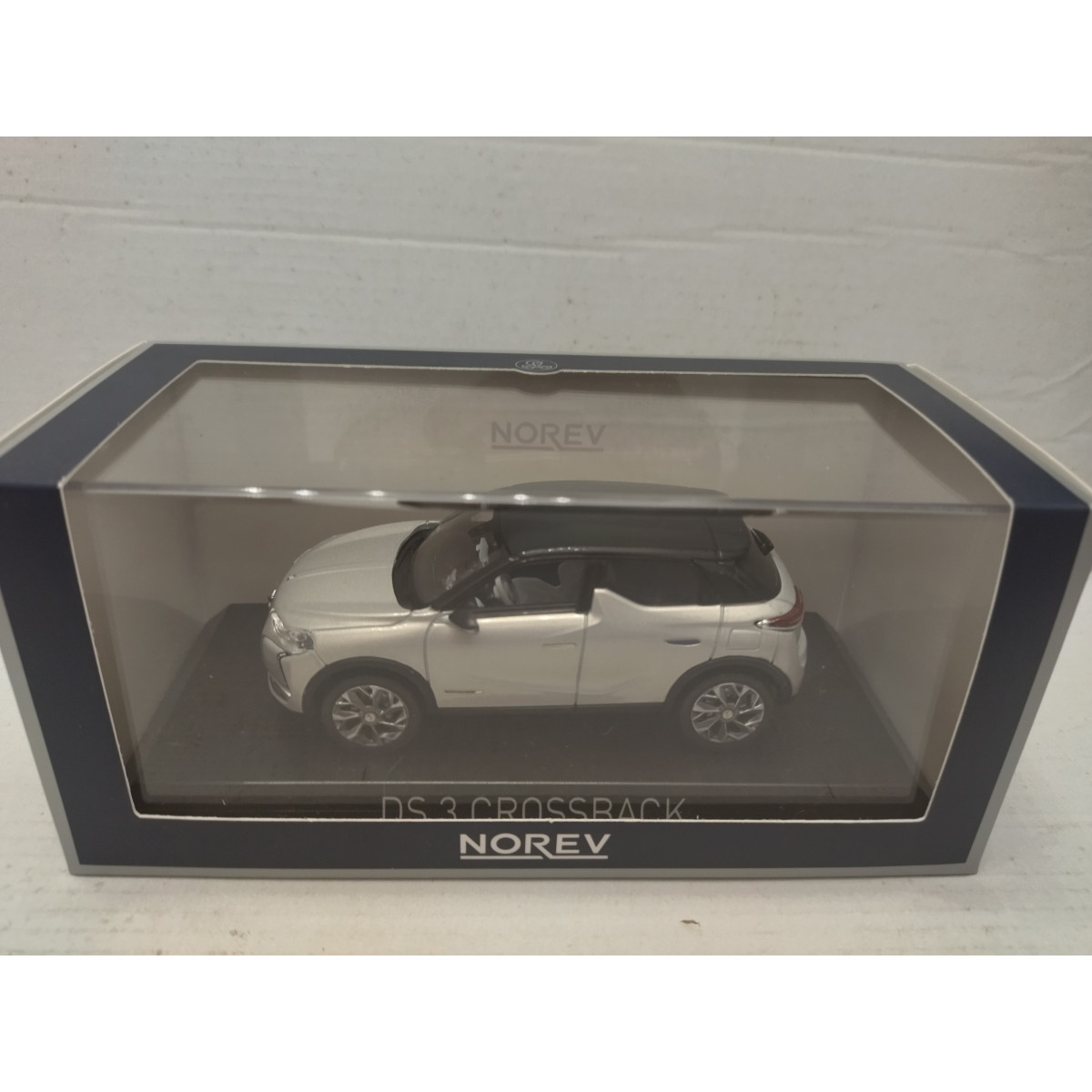CITROEN DS3 CROSSBACK 2019 E-TENSE PEARL & BLACK ROOF 1:43 NOREV 170022 - BCN STOCK CARS