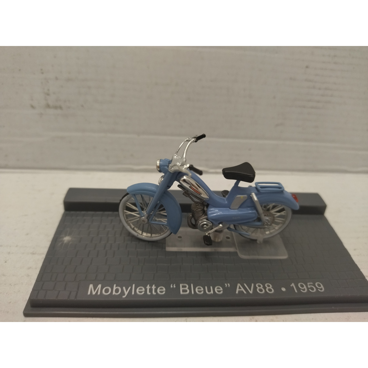 MOBYLETTE BLEUE AV88 1959 CLASSIC MOTO/BIKE 1:24 ALTAYA IXO - BCN STOCK ...