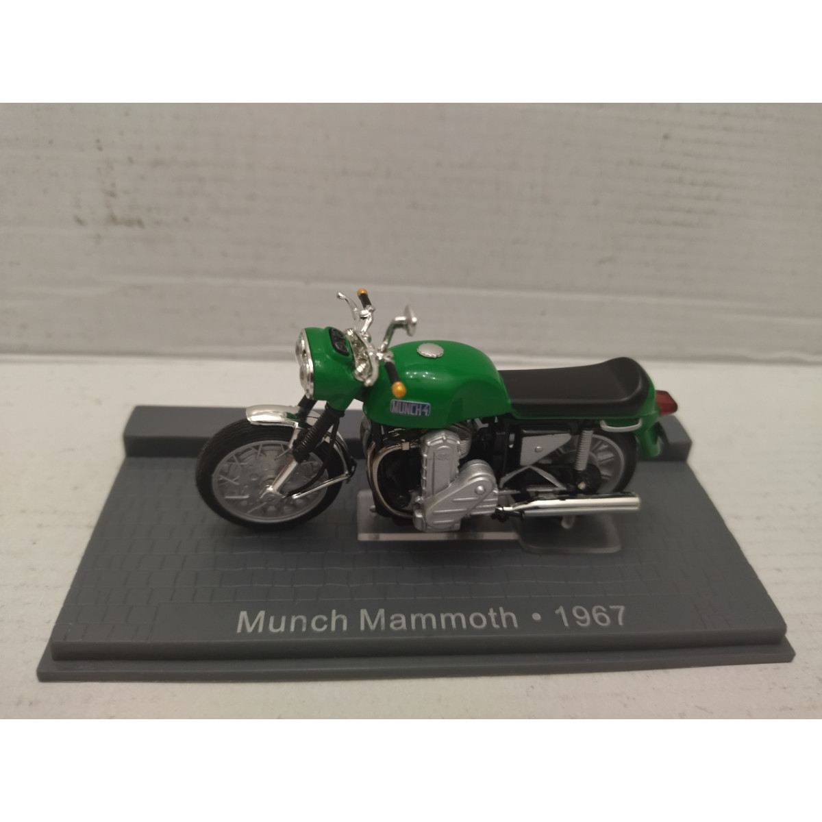 MUNCH MAMMOTH 1967 CLASSIC MOTO/BIKE 1:24 ALTAYA IXO - BCN STOCK CARS