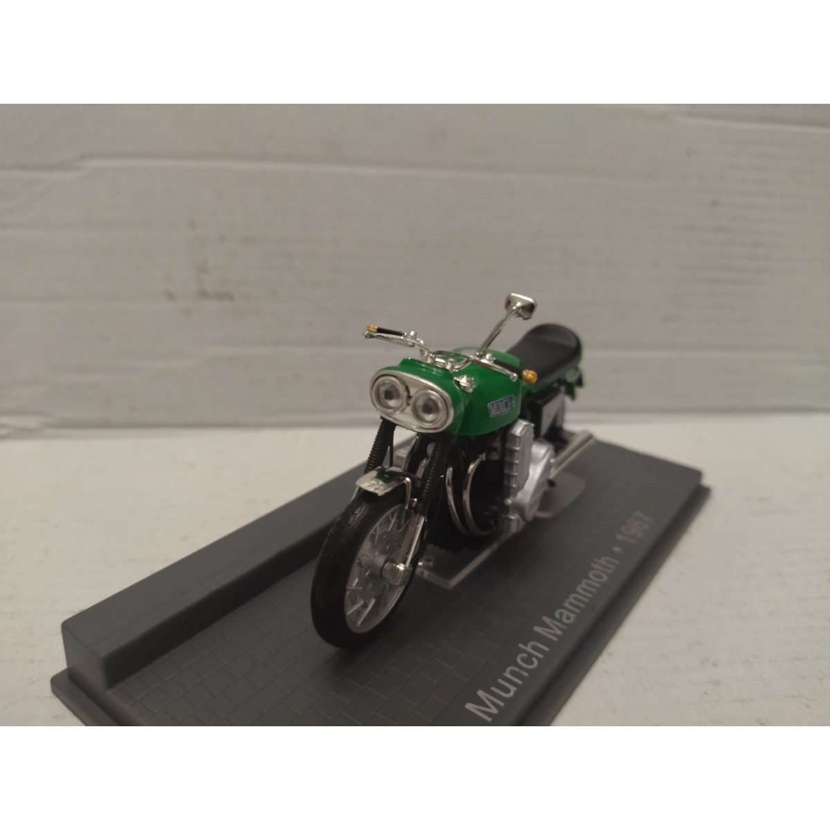 MUNCH MAMMOTH 1967 CLASSIC MOTO/BIKE 1:24 ALTAYA IXO - BCN STOCK CARS