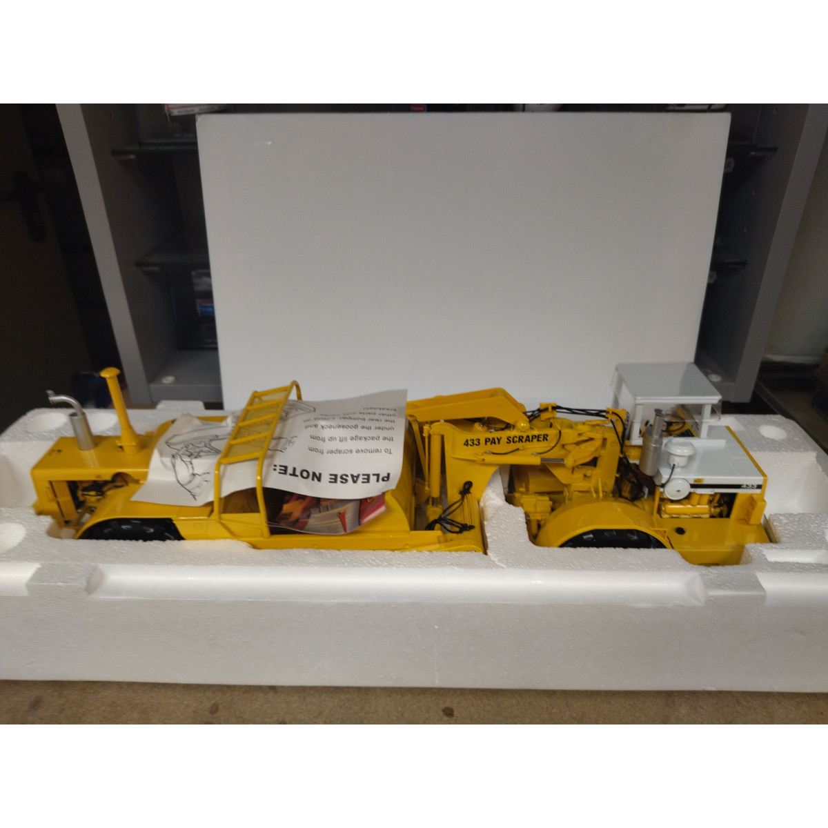 INTERNATIONAL HARVESTER 433 DUAL ENGINE PAY SCRAPER 1:25 FIRST GEAR ...