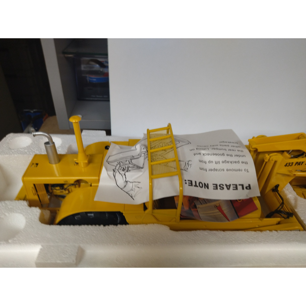 INTERNATIONAL HARVESTER 433 DUAL ENGINE PAY SCRAPER 1:25 FIRST GEAR ...