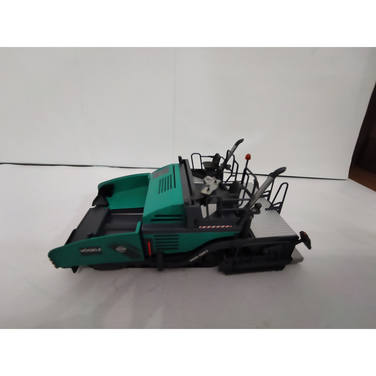 VOGELE VISION 5200-2 TRACKED PAVER/ASFALTADORA 1:50 NZG 742 - BCN STOCK ...