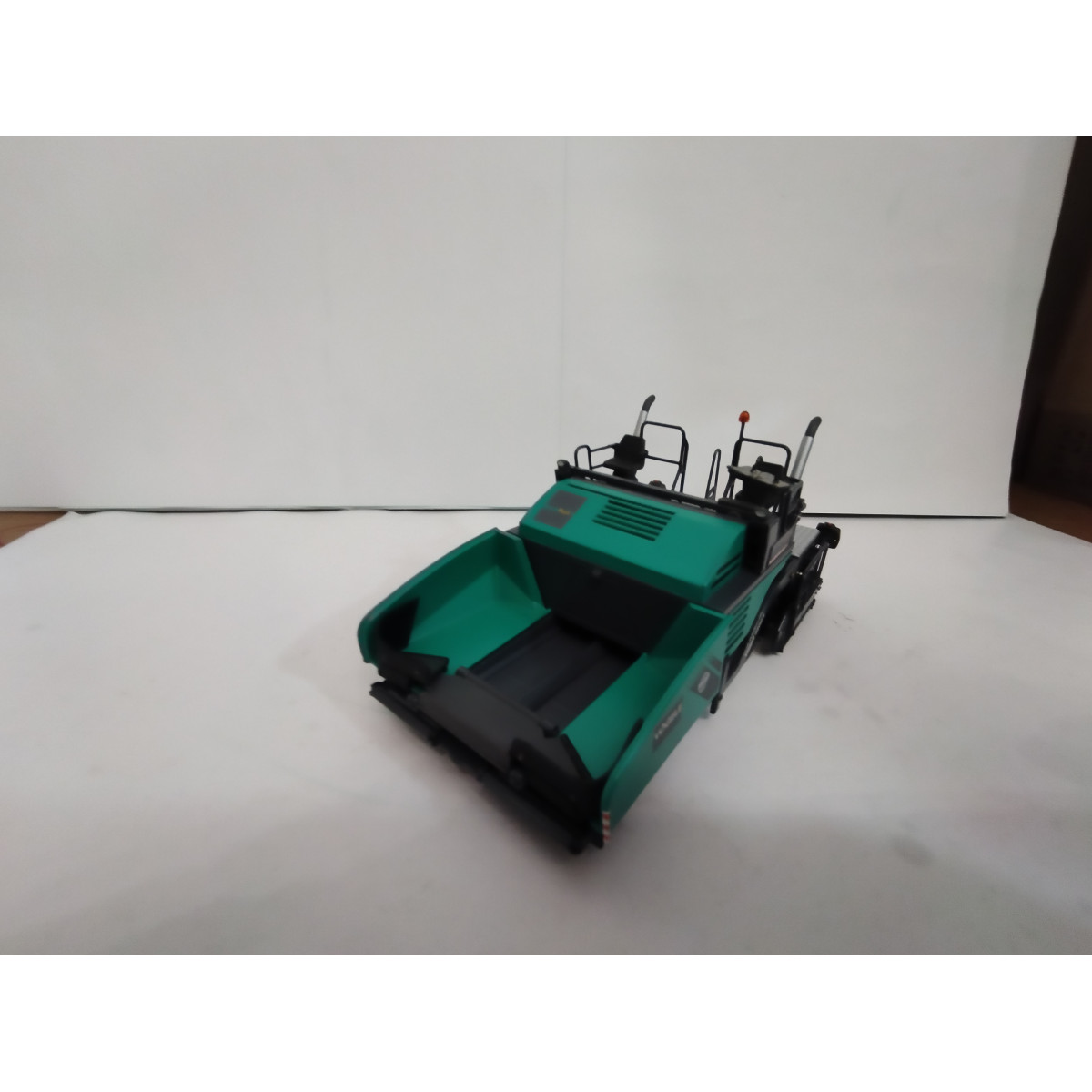VOGELE VISION 5200-2 TRACKED PAVER/ASFALTADORA 1:50 NZG 742 - BCN STOCK ...
